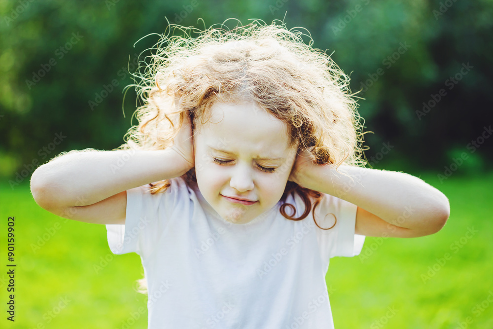 Foto Stock Little girl covering her ears. | Adobe Stock