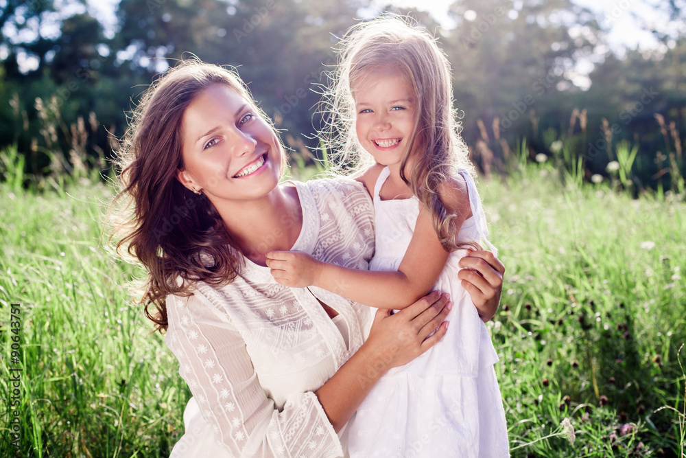 Happy Family outdoor. Mother and daughter foto de Stock | Adobe Stock