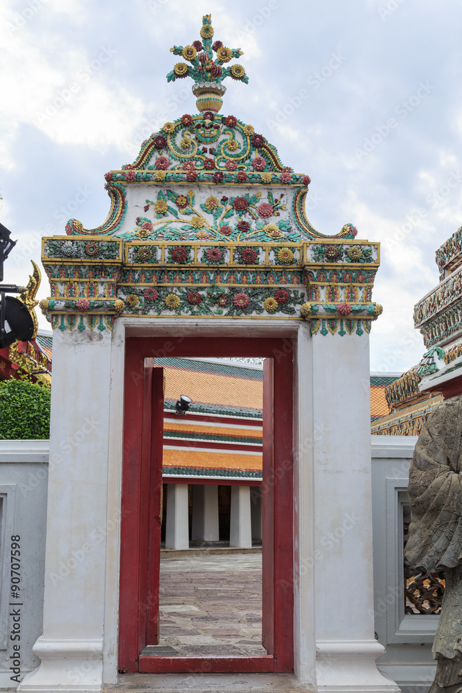 Arch of Wat Pho are architecture style Thai art and ancient remains ...