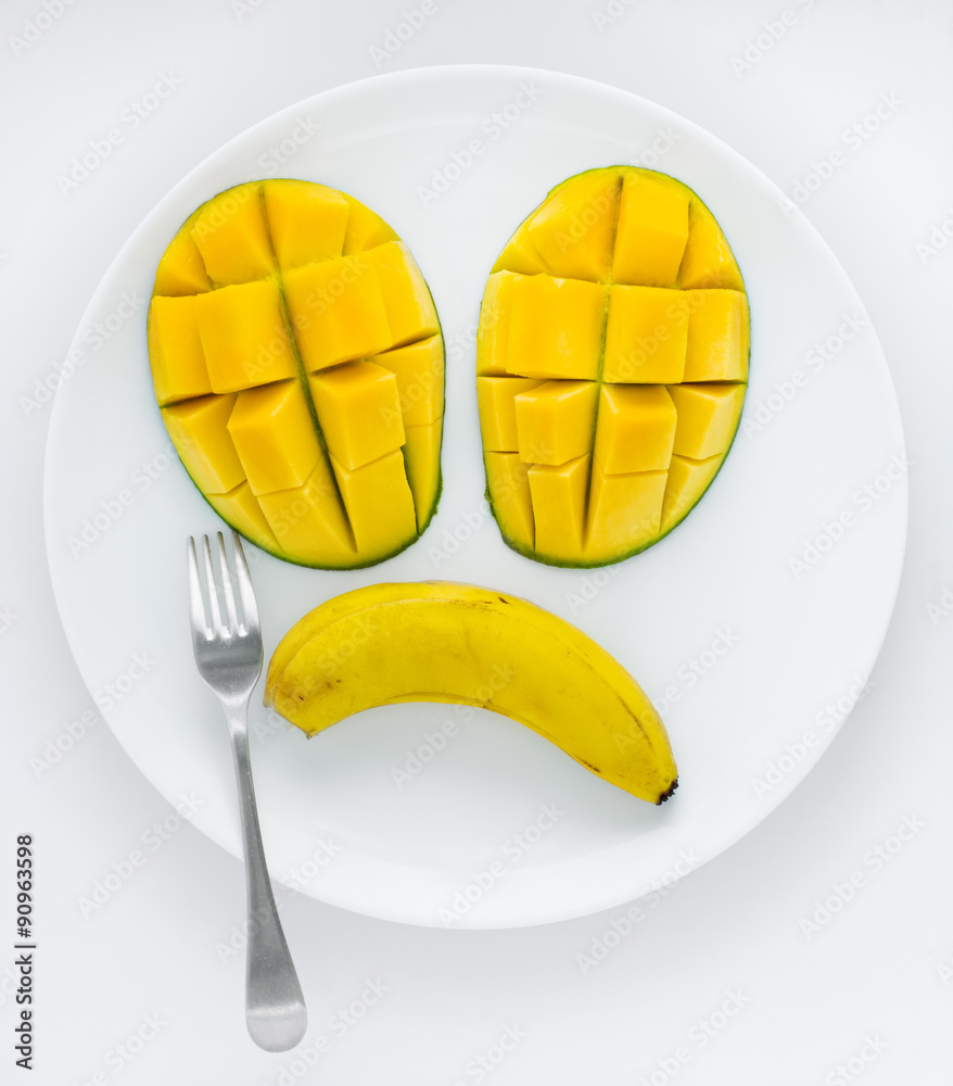 Sad fruit face on a plate foto de Stock | Adobe Stock