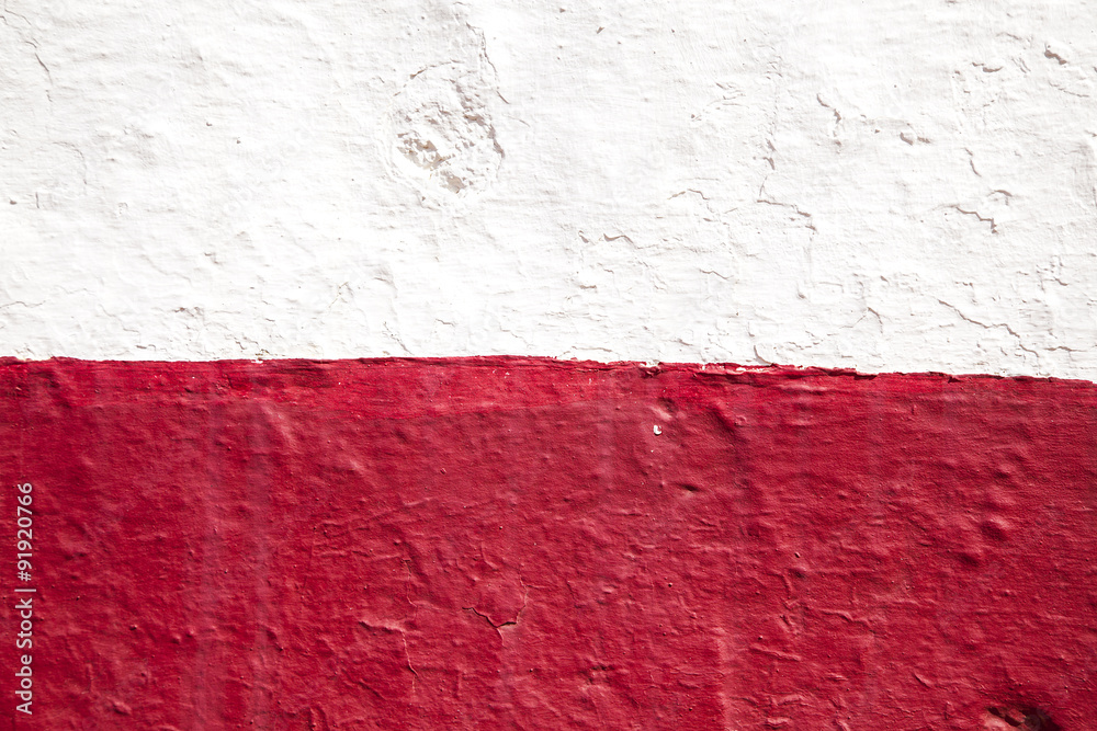 Pared encalada con cal blanca y roja. Stock Photo | Adobe Stock