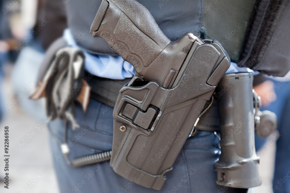 Polizei Schusswaffe an der Hüfte Nahaufnahme Stock-Foto | Adobe Stock
