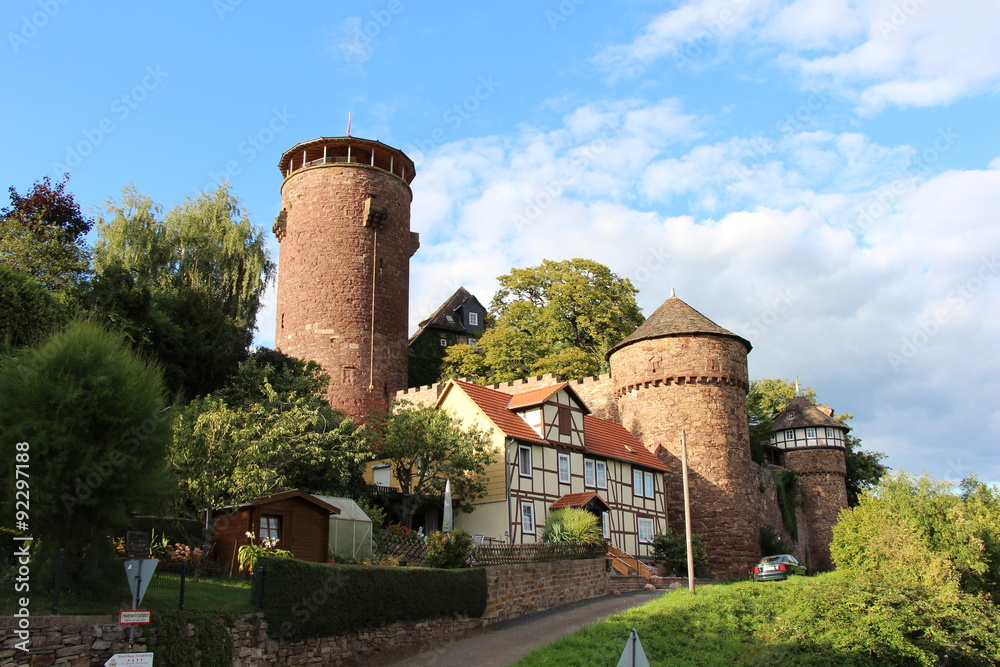 Die Burg Trendelburg in der Kleinstadt Trendelburg in Nordhessen Stock ...