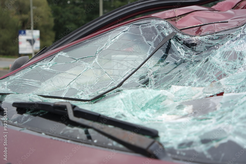 kaputte Autoscheibe Stock-Foto | Adobe Stock