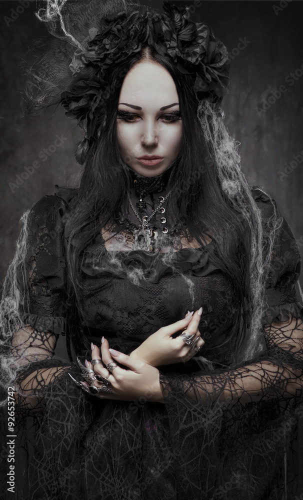 Female Gothic Fashion