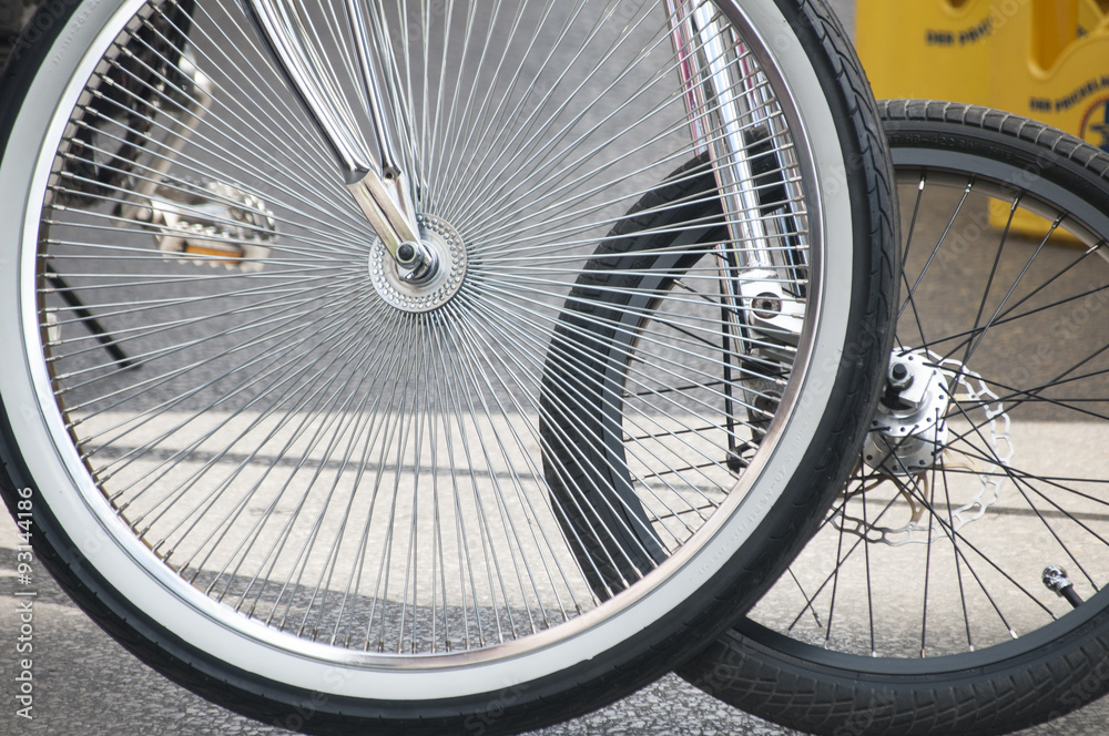 Fotografia do Stock: Two bicycle front wheels with spokes closeup ...
