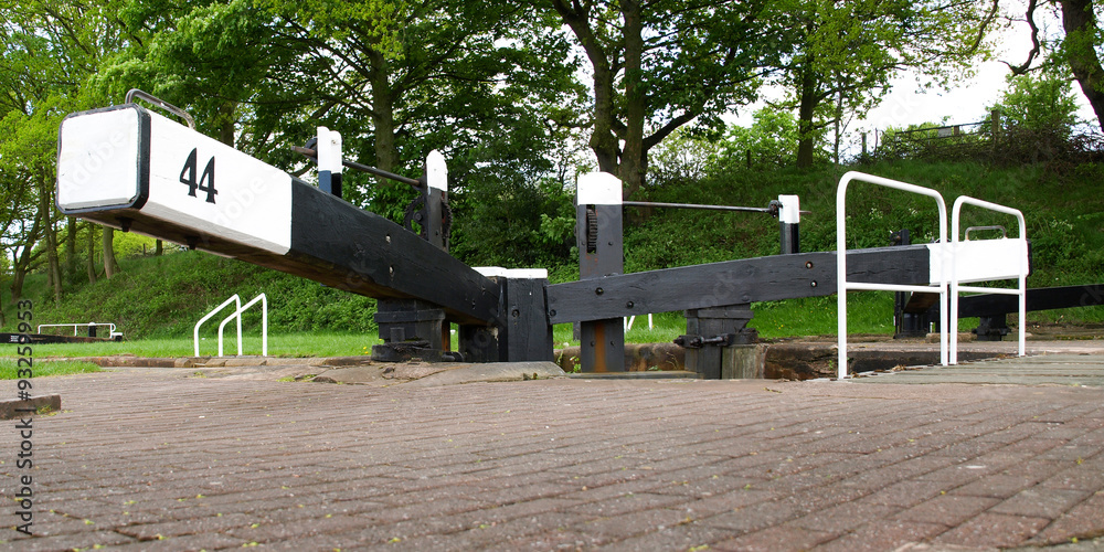 Lock beams with paddle gear of the Red Bull Lock on the Trent and ...
