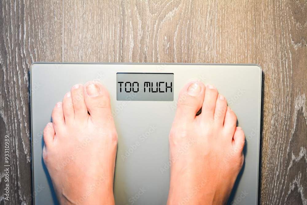 Lose weight concept with person on a scale measuring kilograms foto de ...