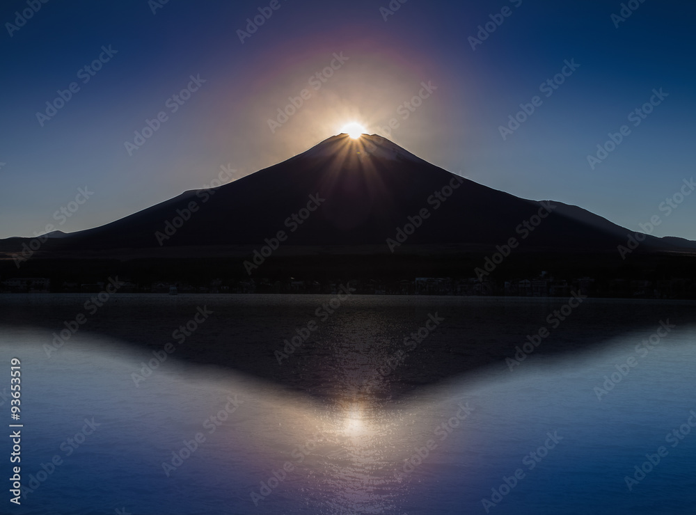 Fuji diamond , Sunset on Top of Mountain Fuji and refection at Lake ...