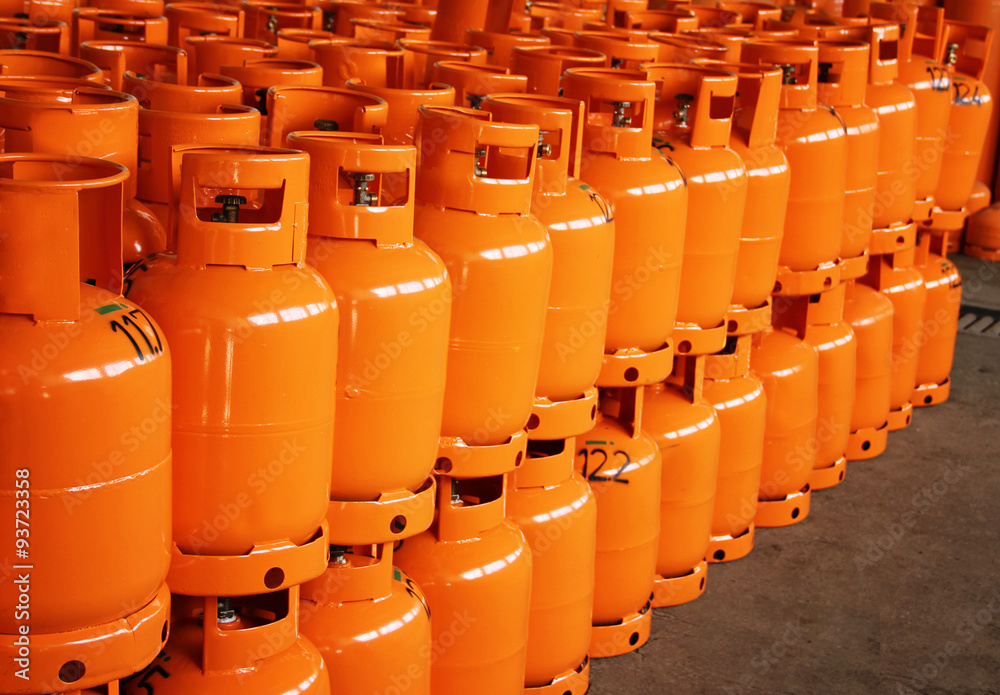 Foto de LPG Gas Bottles. LPG plant do Stock | Adobe Stock