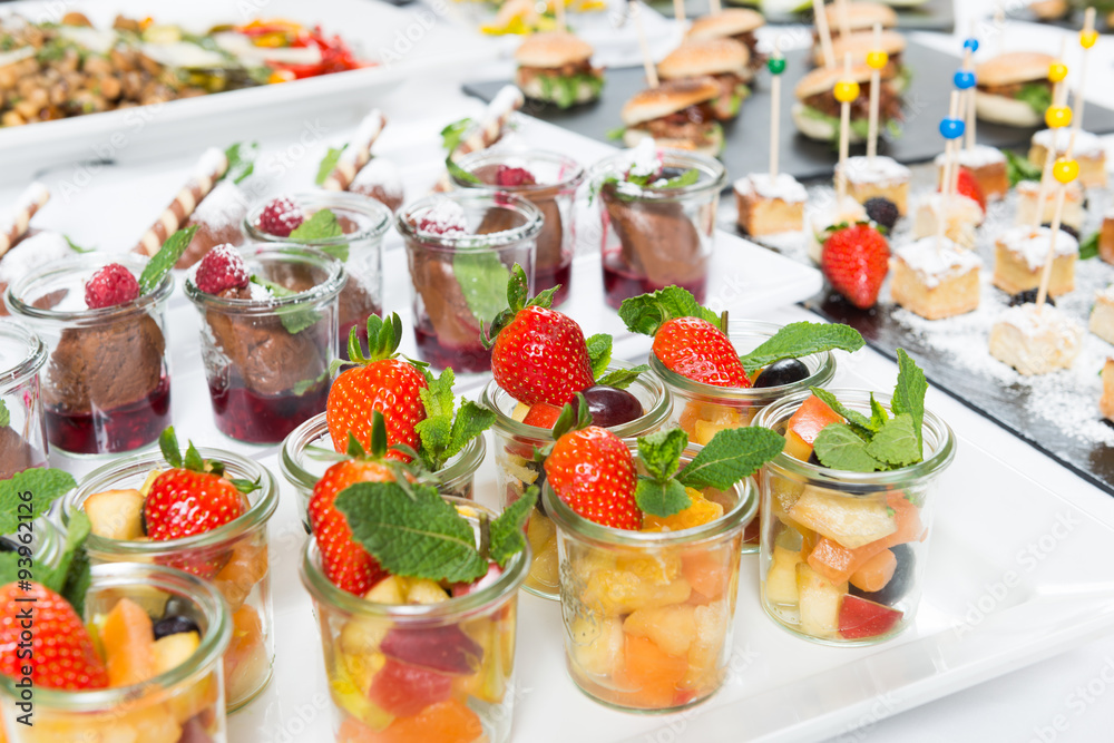 Fingerfood-Buffet in der Gastronomie Stock-Foto | Adobe Stock