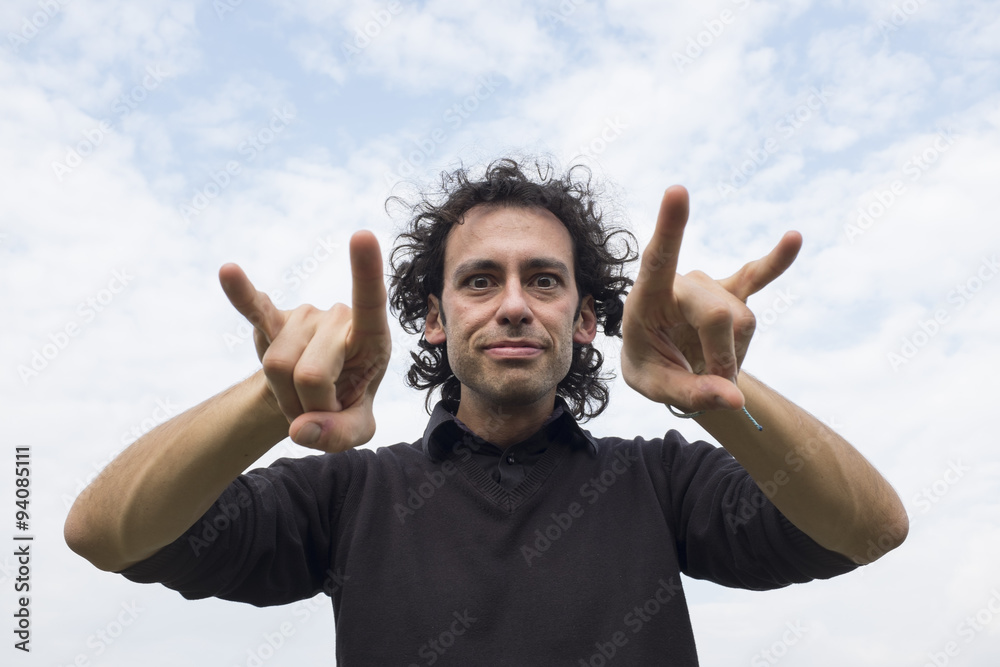 Foto Stock fare le corna | Adobe Stock