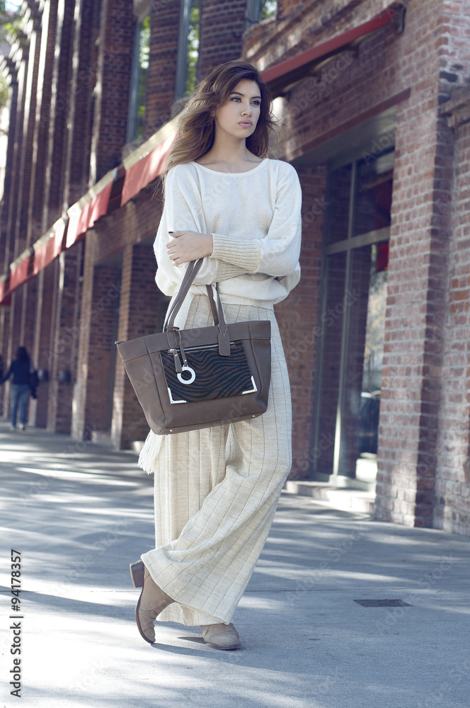 modelo carteras Stock Photo | Adobe Stock