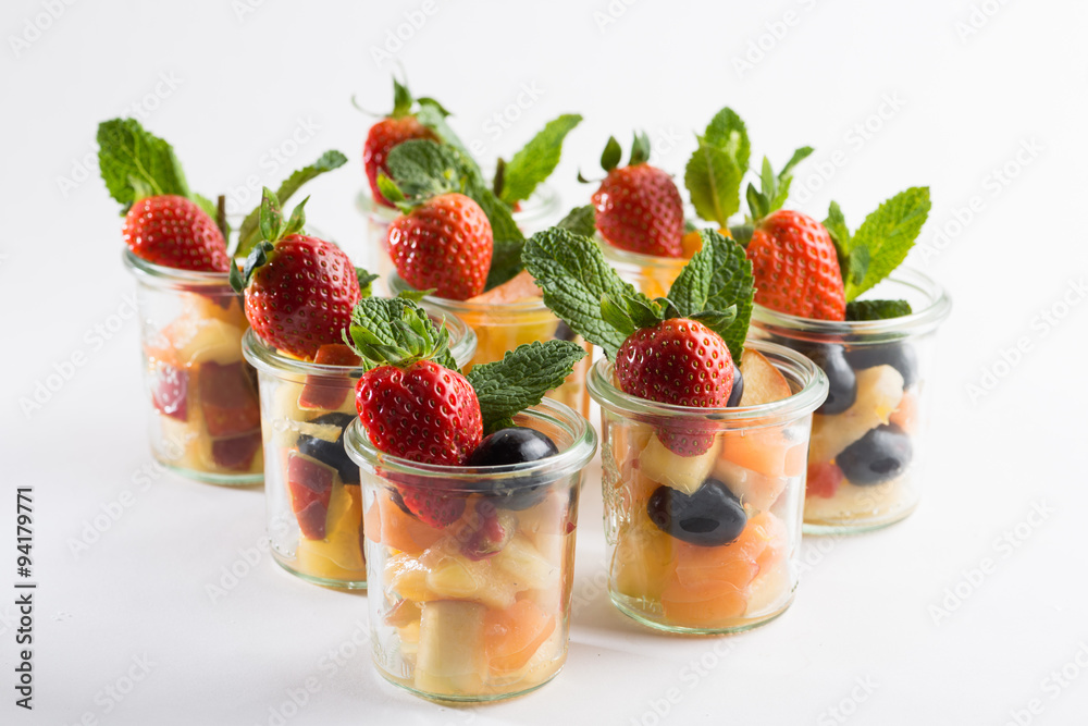 Früchtebecher Stock-Foto | Adobe Stock