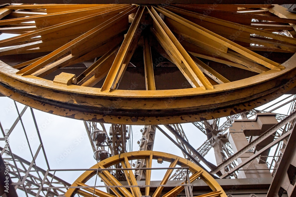 mechanism of lift with rotating wheels Stock Photo | Adobe Stock