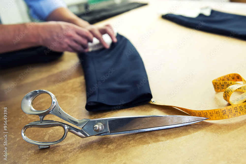 Tailor working in the laboratory foto de Stock | Adobe Stock