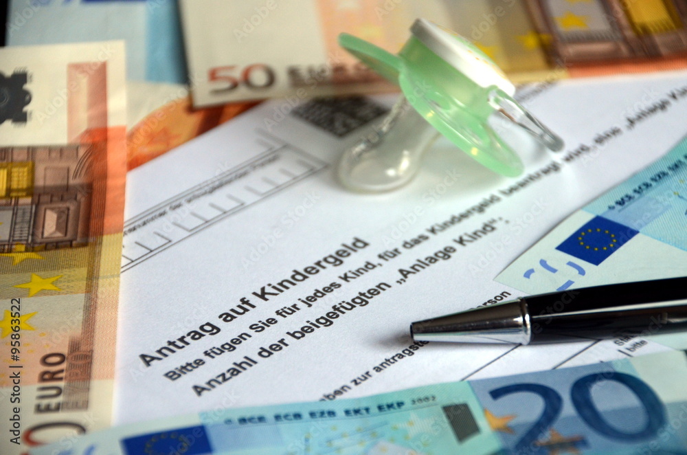Antrag an die Familienkasse auf Kindergeld Stock Photo | Adobe Stock