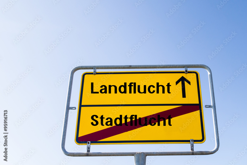 Landflucht und Stadtflucht Stock-Foto | Adobe Stock