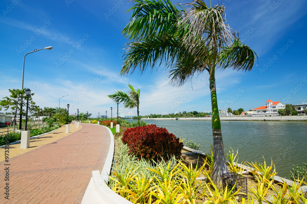 The esplanade along Iloilo River in Iloilo City, Philippines Stock-Foto ...