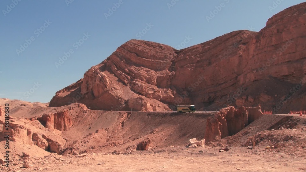 Vidéo Stock Cars pass by the picturesque road in Atacama desert near ...