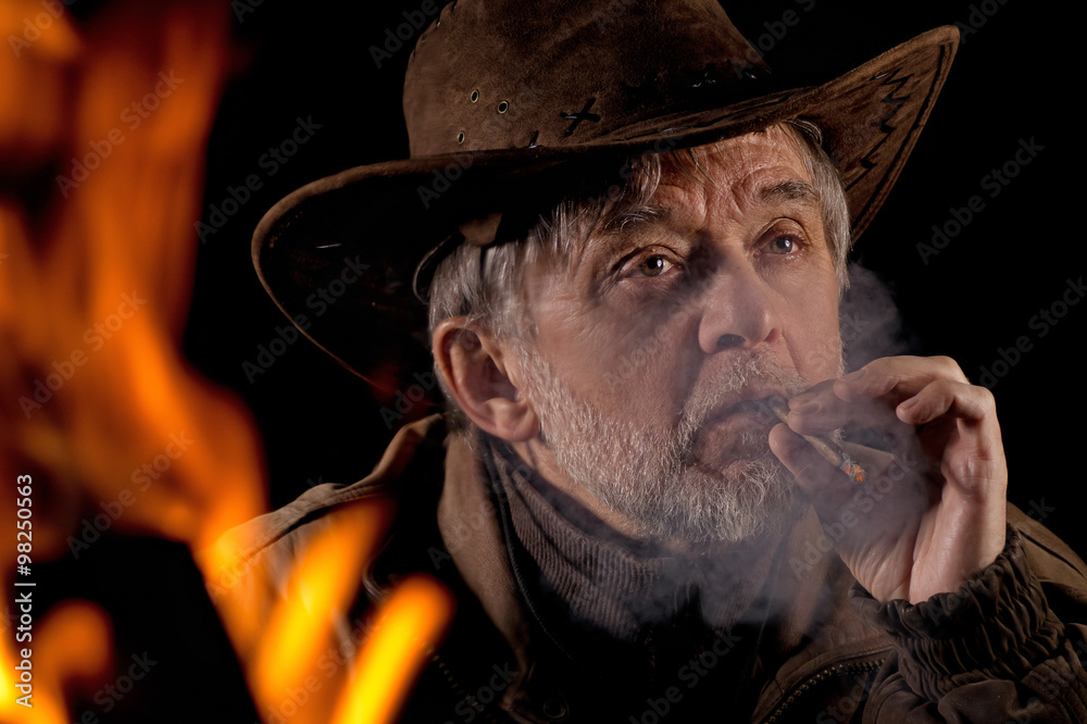 Cowboy am Feuer Stock-Foto | Adobe Stock