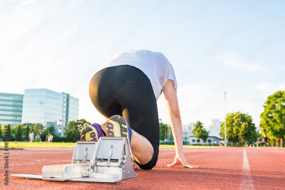 Sprinter ready to start. foto de Stock | Adobe Stock
