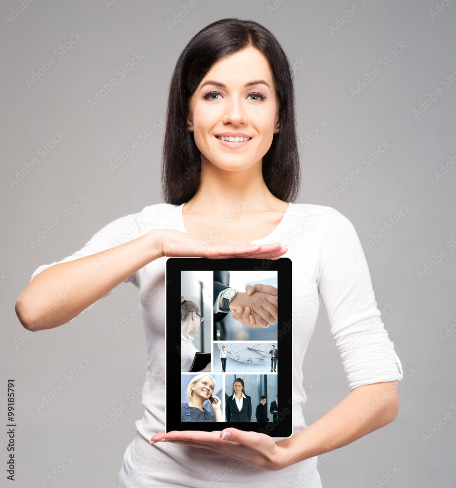 Young and beautiful teenager girl holding an ipad tablet pc in h foto ...