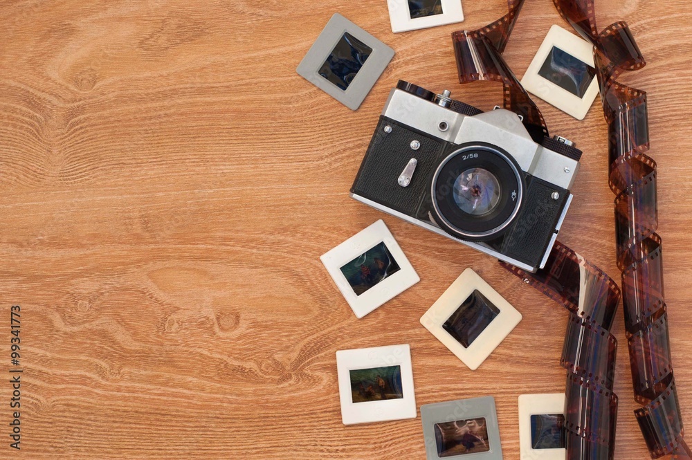 Vintage camera, slides and negatives on wooden background Stock-Foto ...