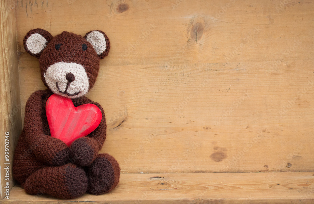 Teddy mit Herz Stock-Foto | Adobe Stock