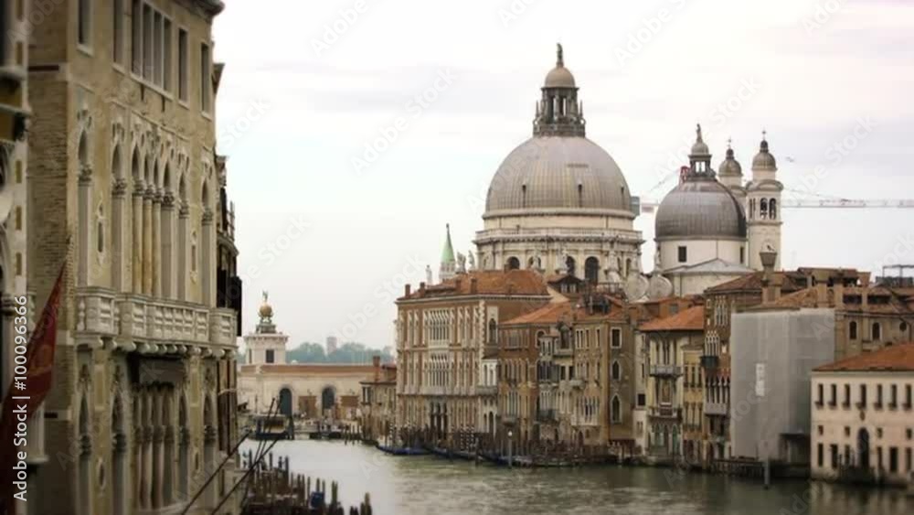 Vidéo Stock Santa Maria della Salute dome and waterfront buildings in ...