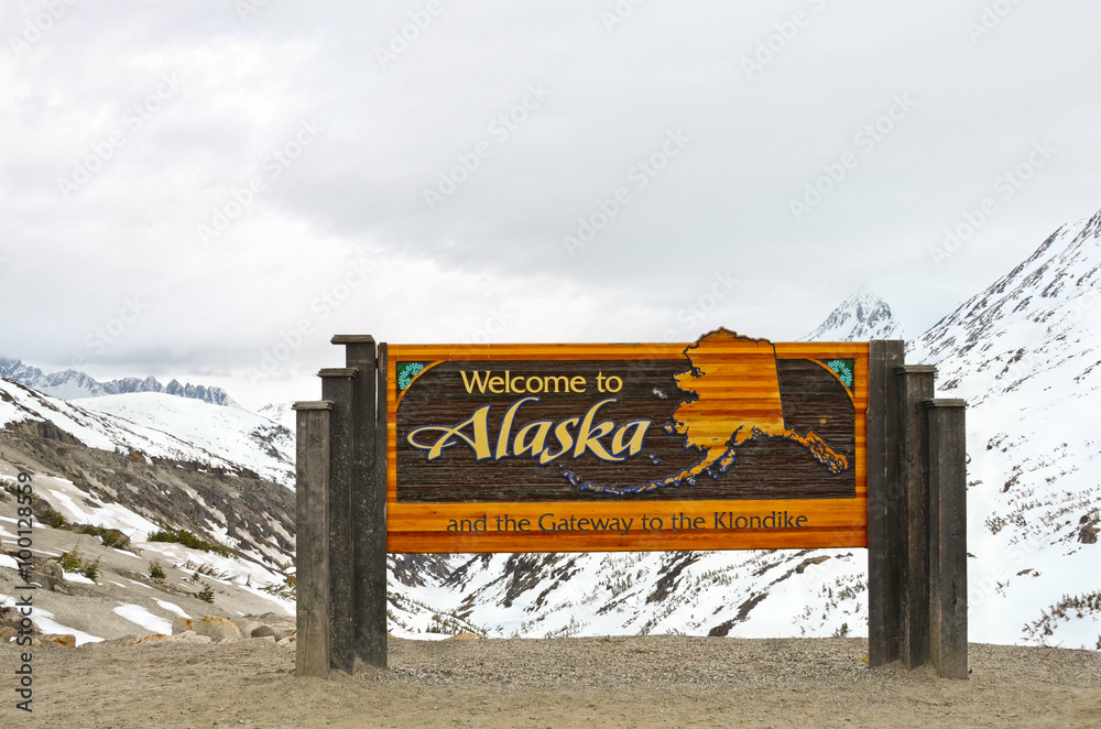 Welcome to Alaska Schild am Klondike Highway bei Skagway Stock Photo ...