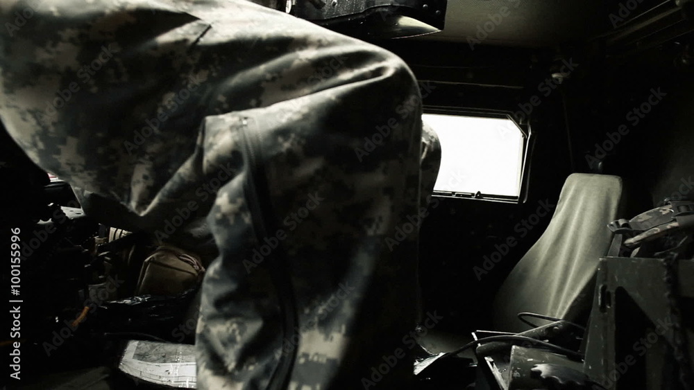 Vidéo Stock Inside a Humvee including the turret gunner. | Adobe Stock