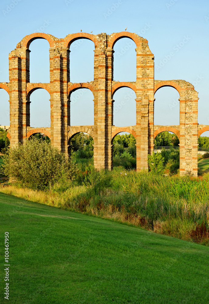 Acueducto romano de los Milagros, Mérida, España Stock Photo | Adobe Stock