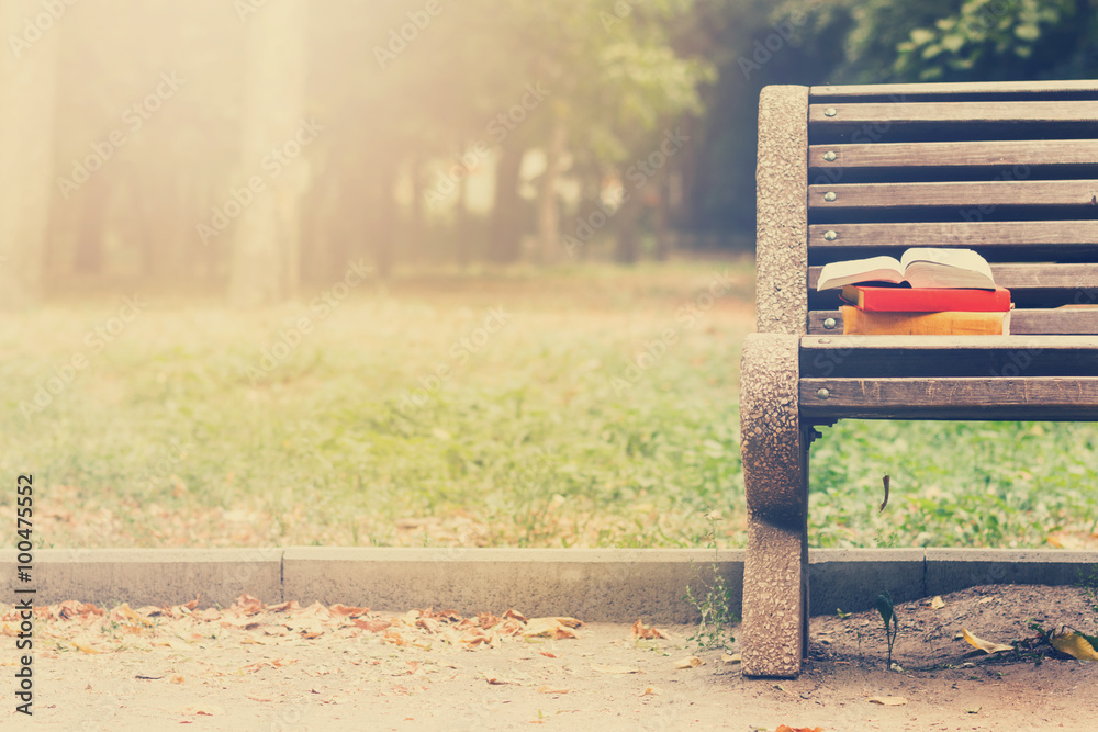 Foto Stock Stack of hardback books and Open book lying on bench at ...