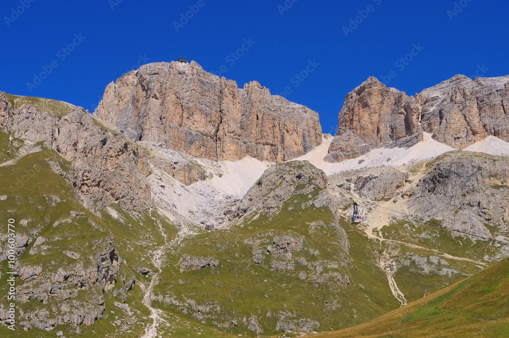 Sella Gruppe Seilbahn - Sella group in Dolomites ropeway Stock Photo ...