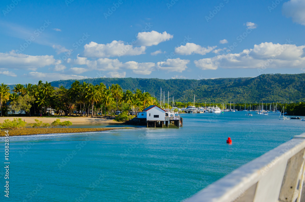 Der Hafen von Port Douglas Photos | Adobe Stock