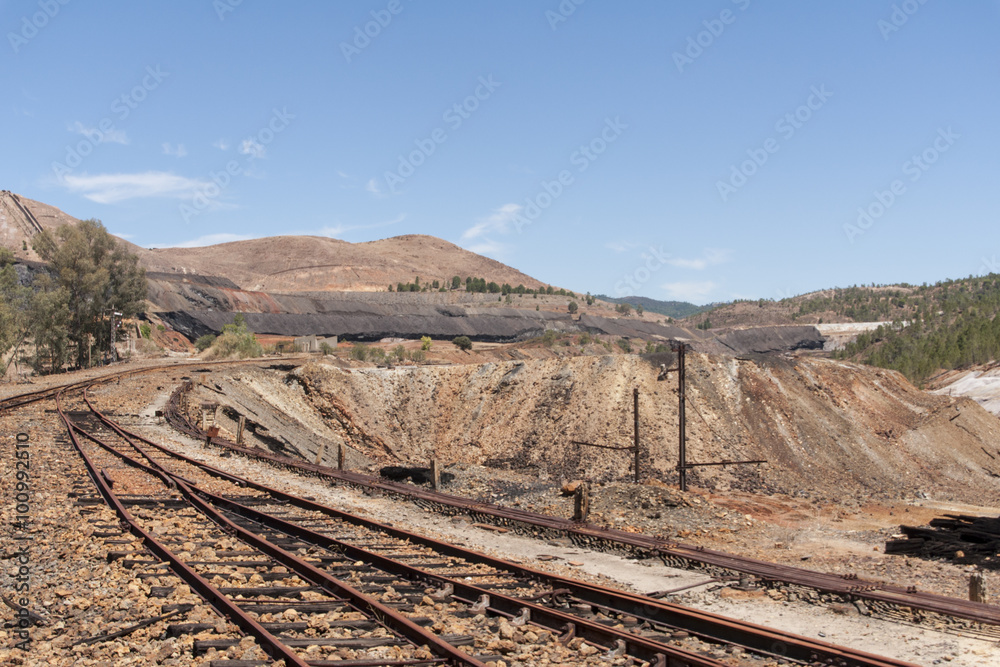 paisajes del enclave minero de Río tinto en la provincia de Huelva ...