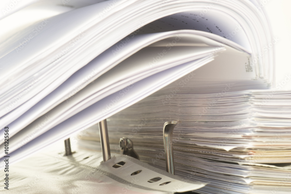 Akten Ordner mit Schriftstücken im Büro Stock-Foto | Adobe Stock