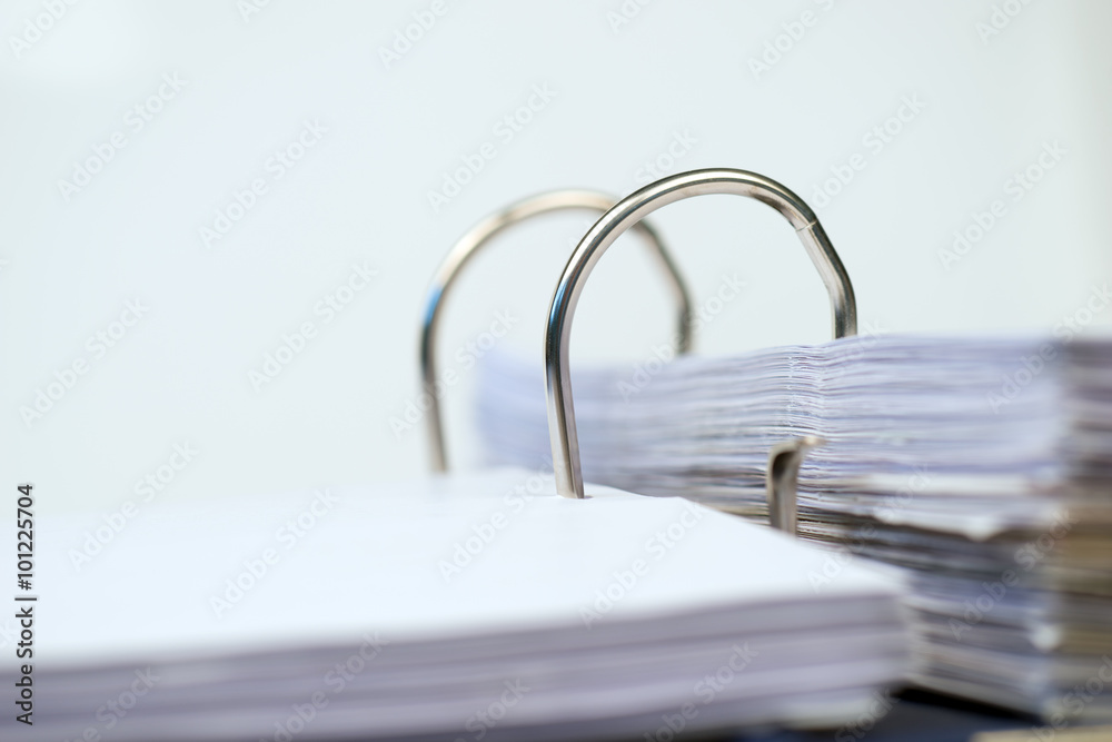 Akten Ordner mit Schriftstücken im Büro Stock 写真 | Adobe Stock