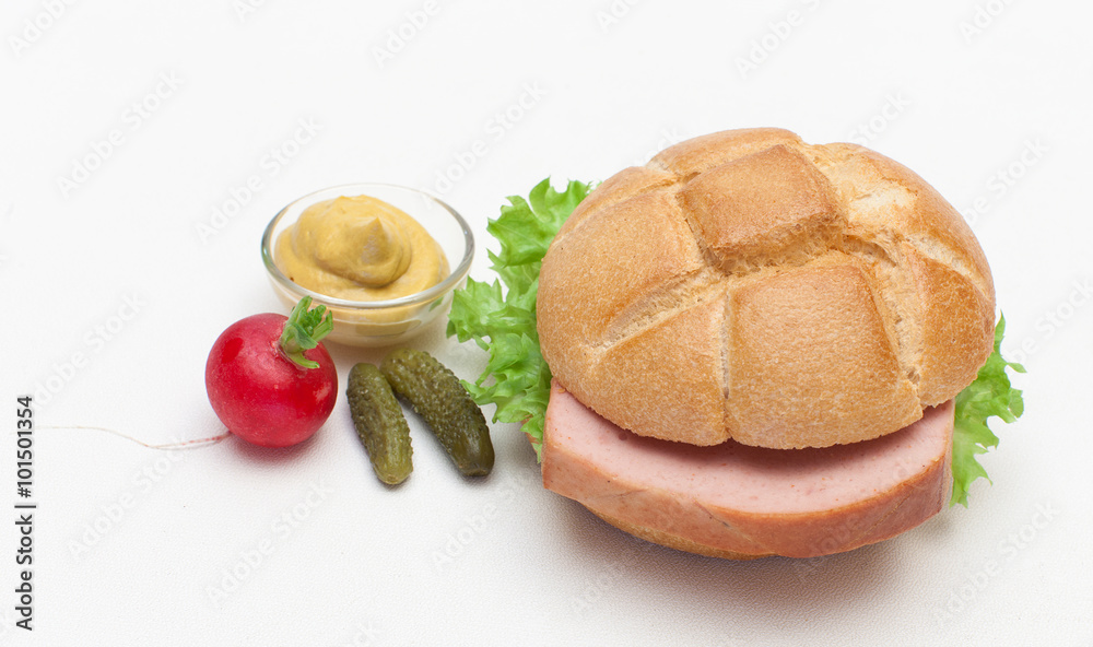 Leberkäse-Semmel mit Senf Stock-Foto | Adobe Stock