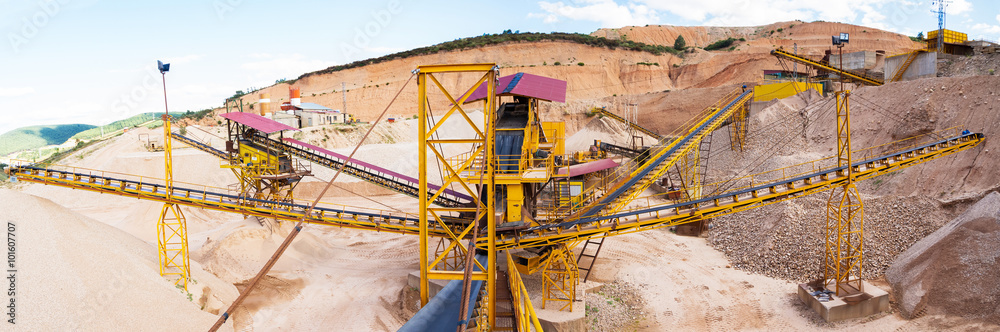 Gravera de extraccion de áridos - Vista panoramica de gravera con ...