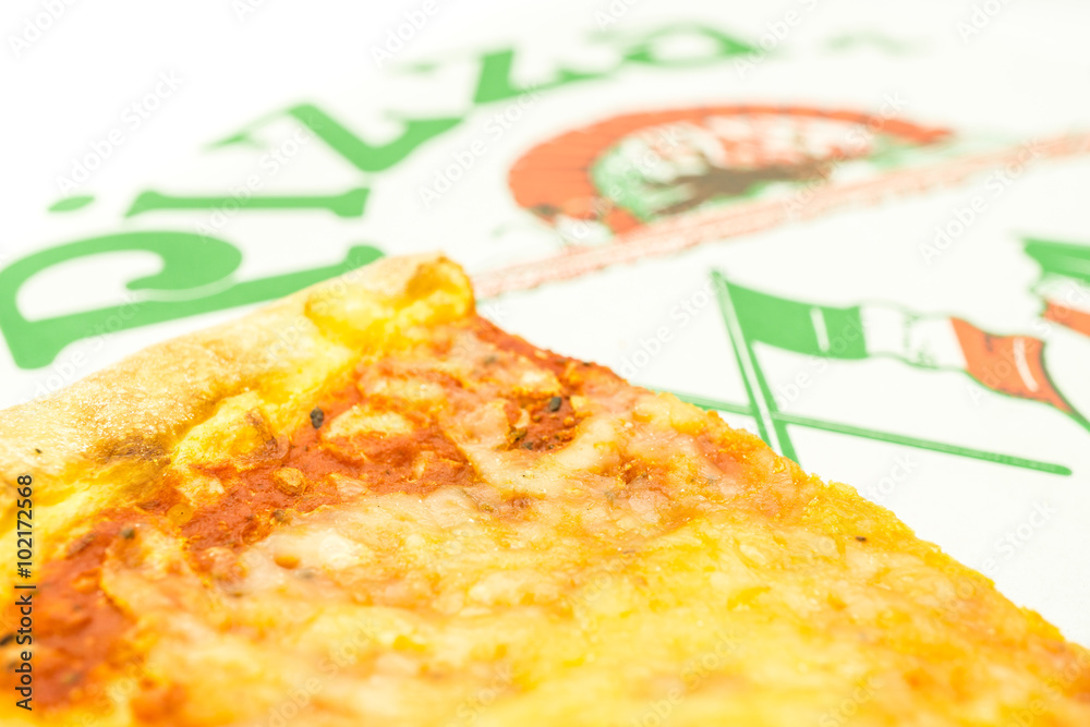 Fertigpizza vom Pizzadienst Stock-Foto | Adobe Stock