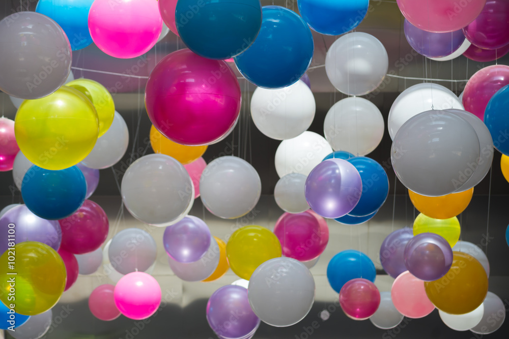 Globos de colores que adornan una fiesta. Stock Photo | Adobe Stock