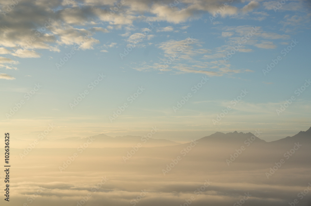 早朝の阿蘇雲海と根子岳 Stock 写真 Adobe Stock