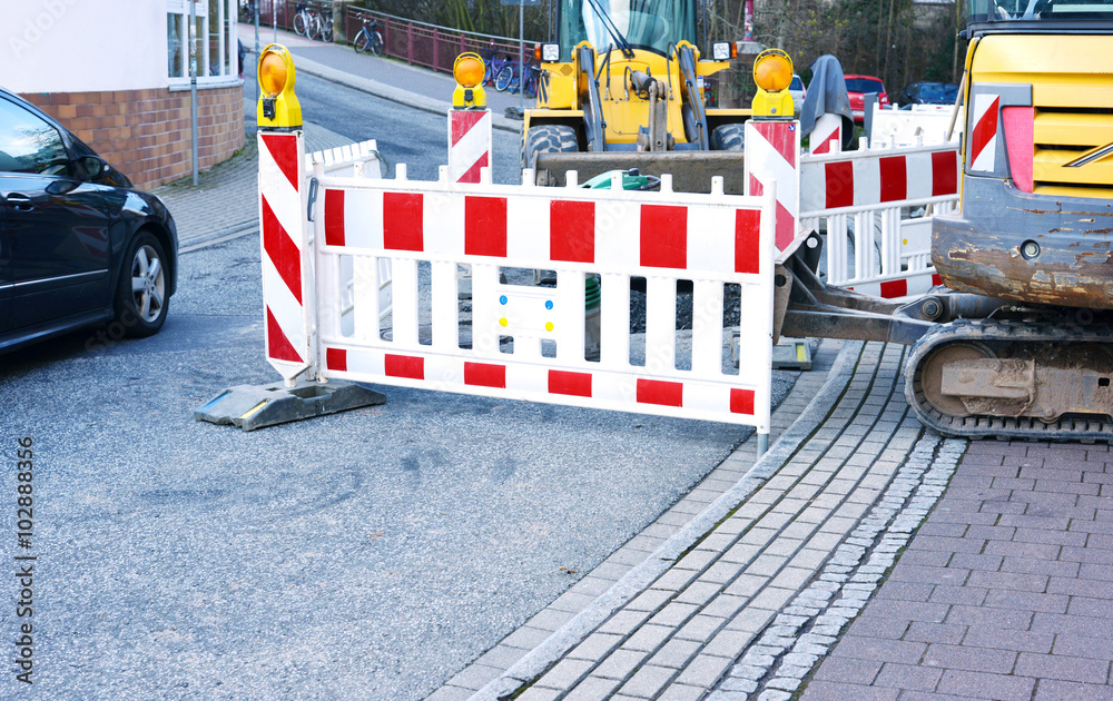 Strassenbau Arbeiten mit Absicherung Stock-Foto | Adobe Stock