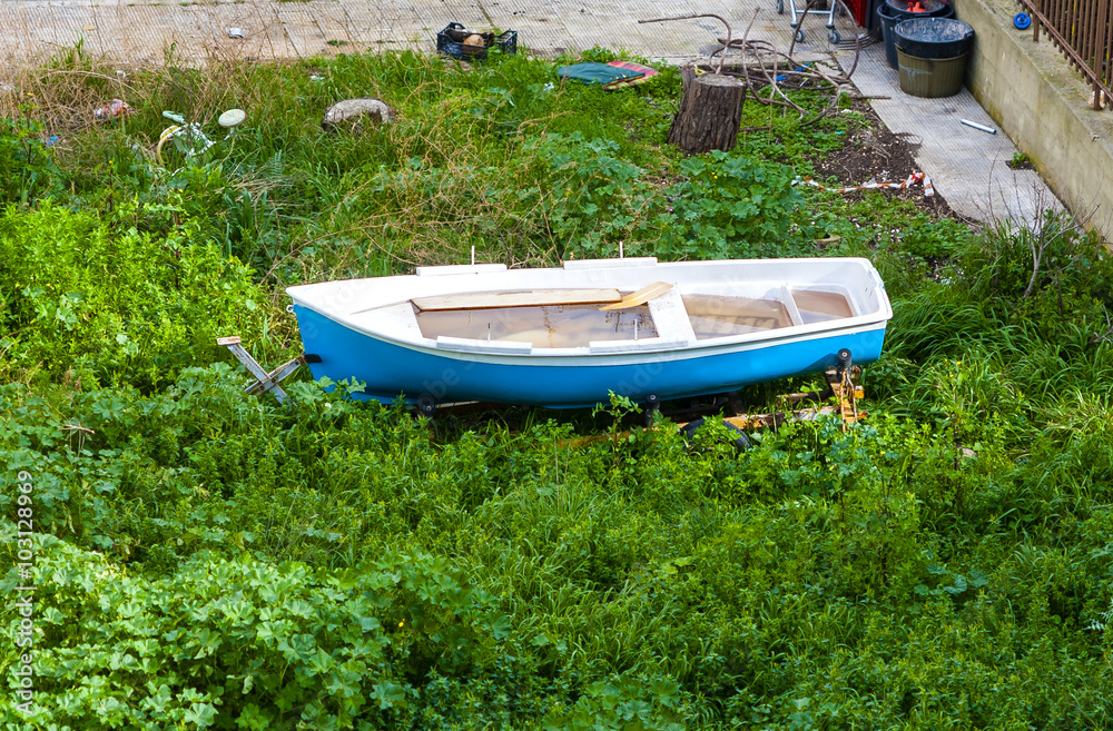 old boat, old boat in a grass, old boat abandoned on the field, Old ...