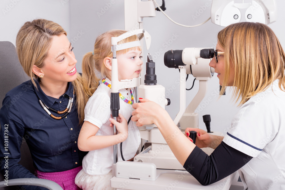 Little girl checking her vision at optometrists office Stock Photo ...