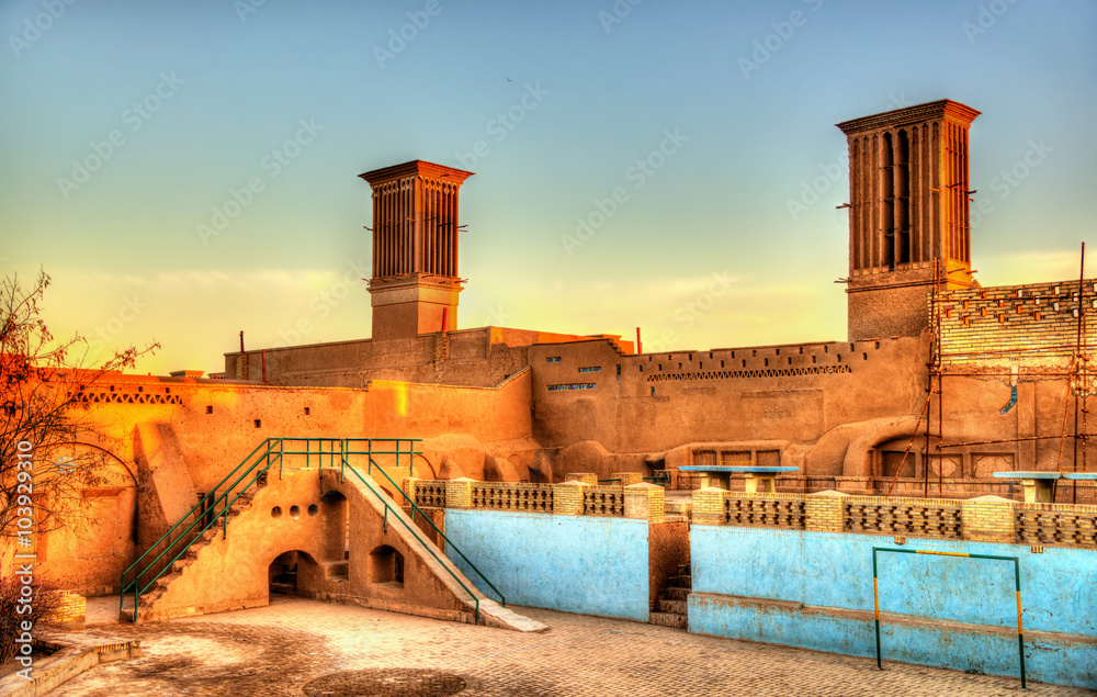 Traditional houses in Yazd with windcatcher ventilation towers Stock ...