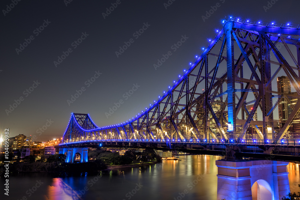 The Story Bridge crossing the Brisbane River in the Queensland city of ...