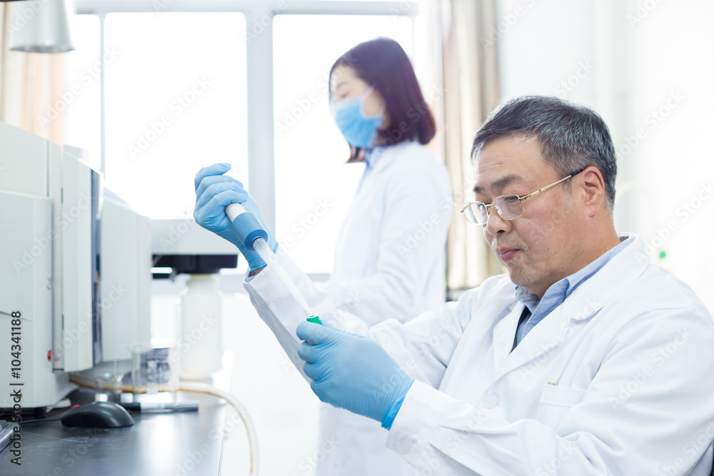 people do medical experiment in lab Stock Photo | Adobe Stock